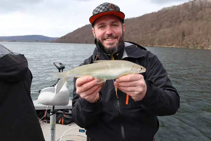 Difficile découverte de la pêche du corégone pour Steven - Esoxiste.com